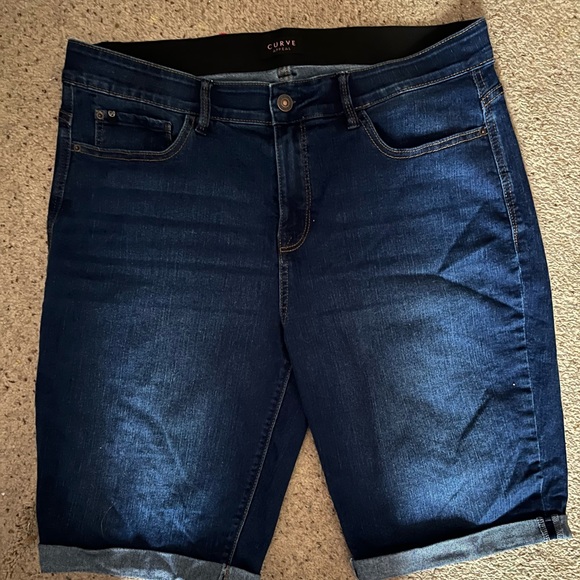 Curve Appeal | Shorts | Womans Curve Appeal Bermuda Shorts Size 432 | Poshmark